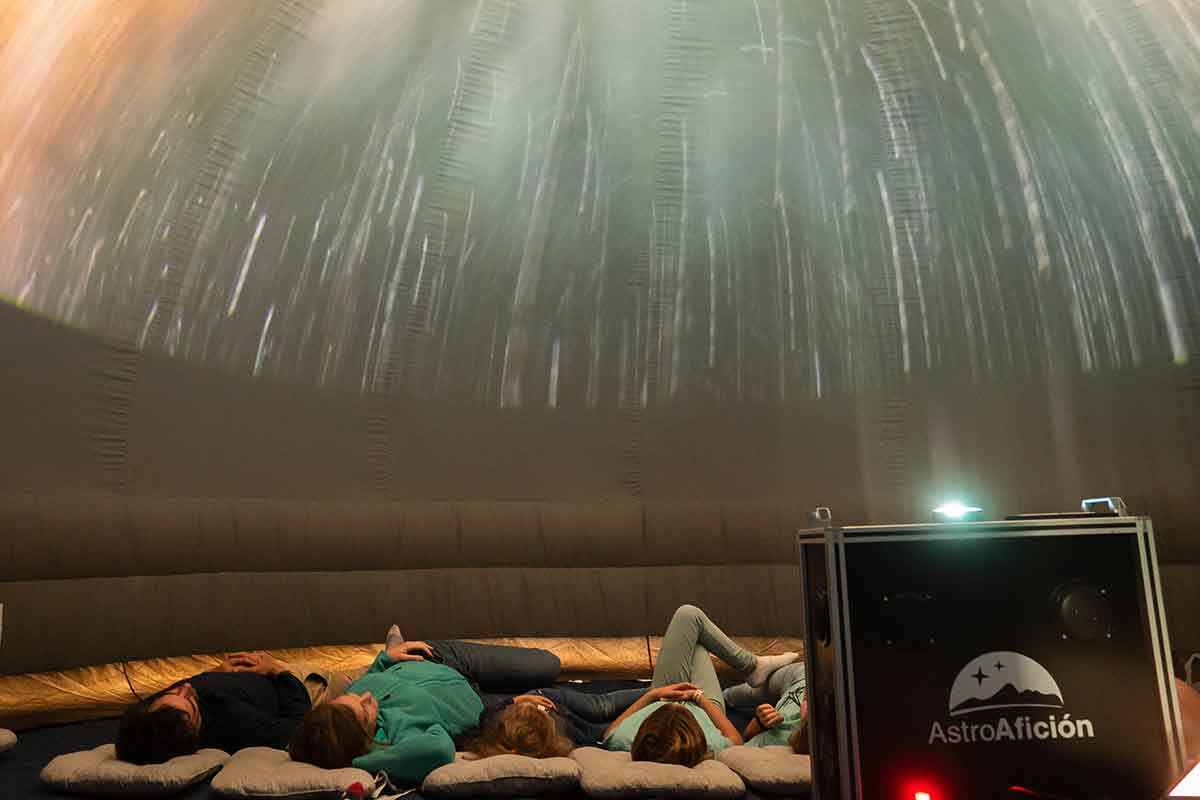 Alquiler de Planetario en España: planetario móvil profesional